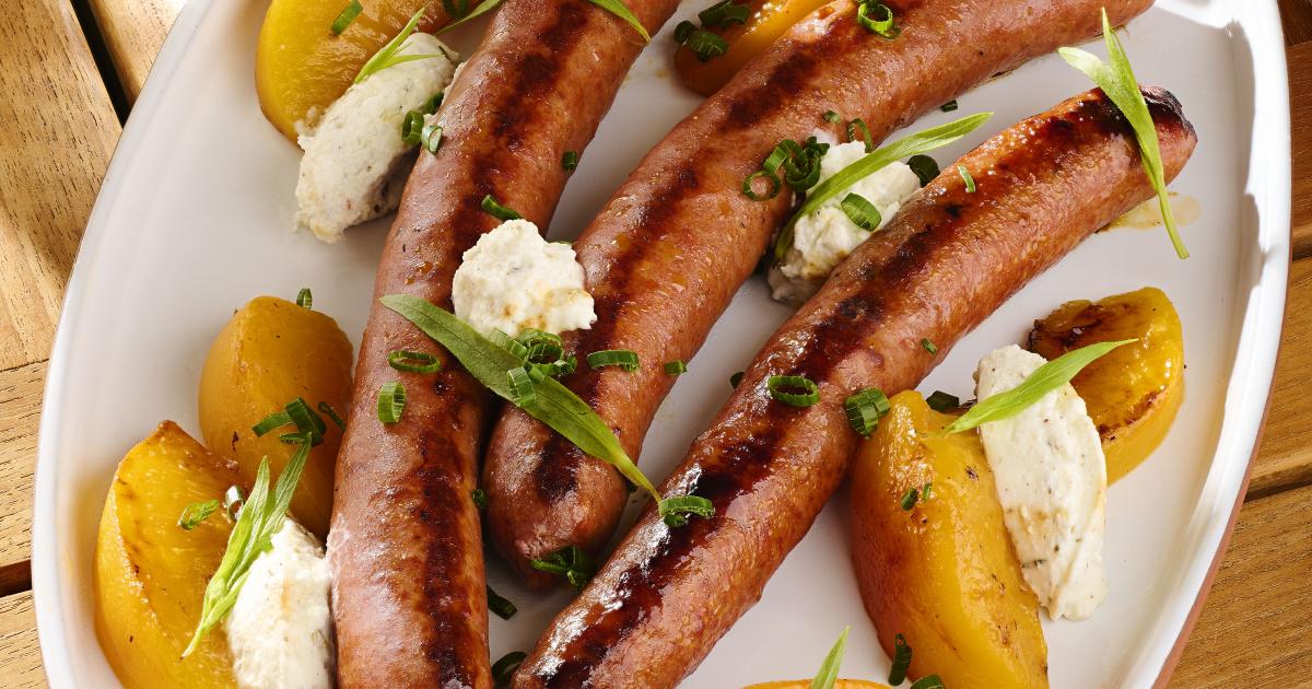 Recette : merguez de brebis, pêche rôtie et mousse de chèvre